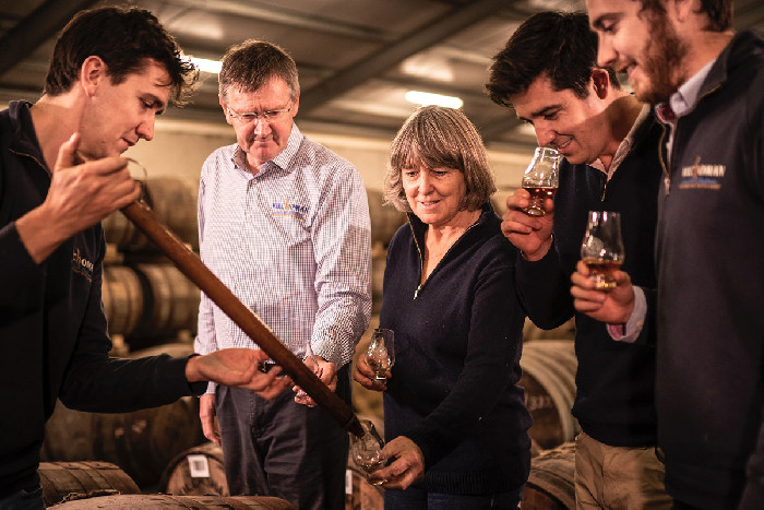 Kilchoman 20 år: En historisk återblick med James Wills och Robin ...